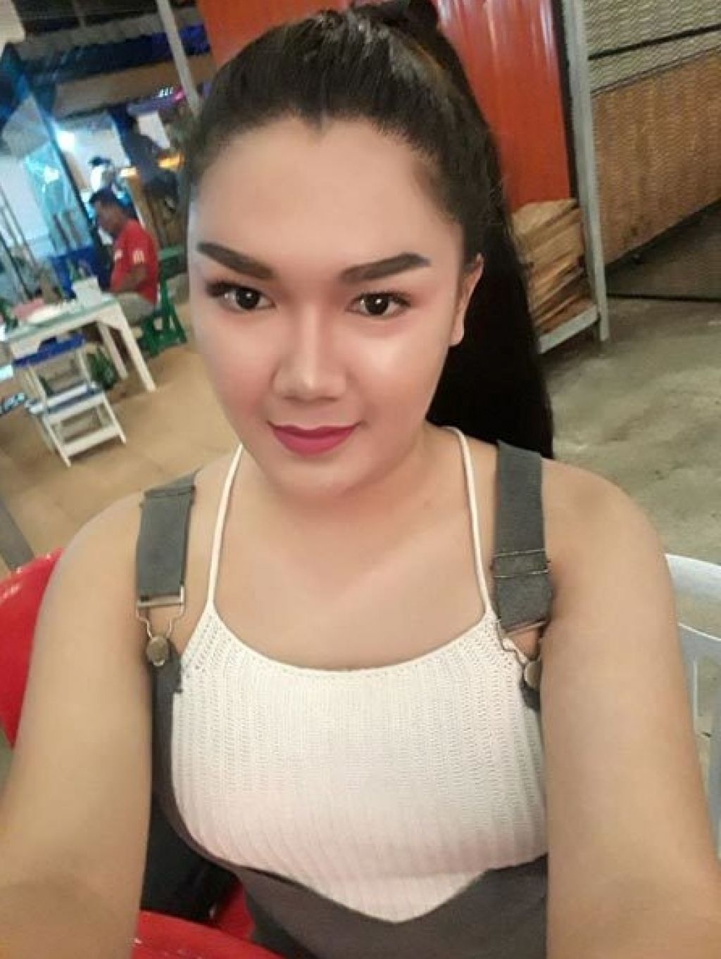 สาวลาว อยากหน้าเหมือน ใหม่ ดาวิกา ยอมทุ่มเงินหลายล้าน ศัลยกรรมยกเครื่องหน้า