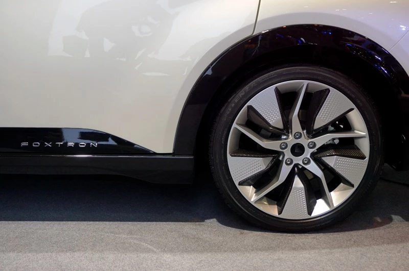 รถยนต์ไฟฟ้าครอสโอเวอร์ Foxtron Model C ในเครือ ปตท.