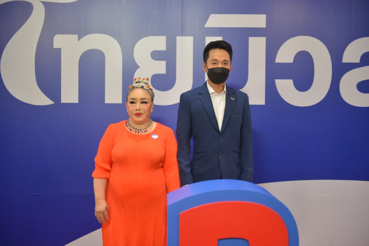 Thainews 2nd Anniversary Re-Branding เเขกผู้มีเกียรติร่วมยินดีคับคั่ง บูธพันธมิตร โชว์จากศิลปิน ...